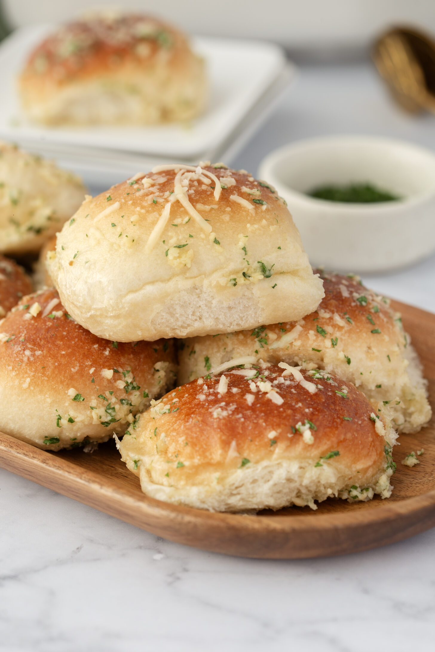Easy Garlic Parmesan Dinner Rolls - Krystel's Cooking